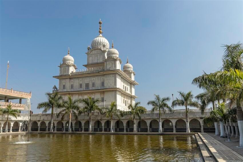 Most Beautiful Gurudwara in India Sri Bangla Sahib Gurudwara